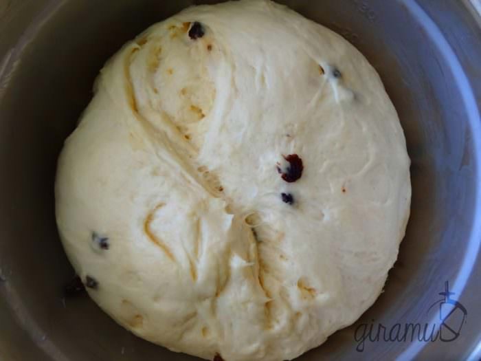 Sri Lankan Banis (Soft Sweet Bread Rolls) - The Flavor Bender