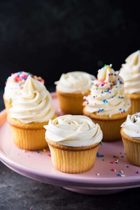 Perfect Vanilla Buttercream Frosting (Tips to get Creamy Vanilla ...