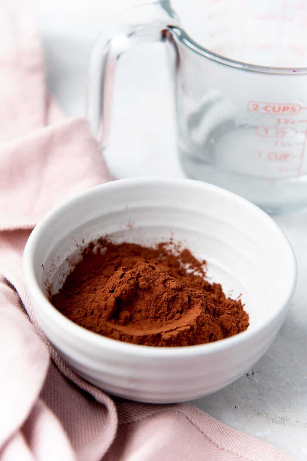 Perfect Chocolate Cupcakes (Easy, one bowl recipe) - The Flavor Bender