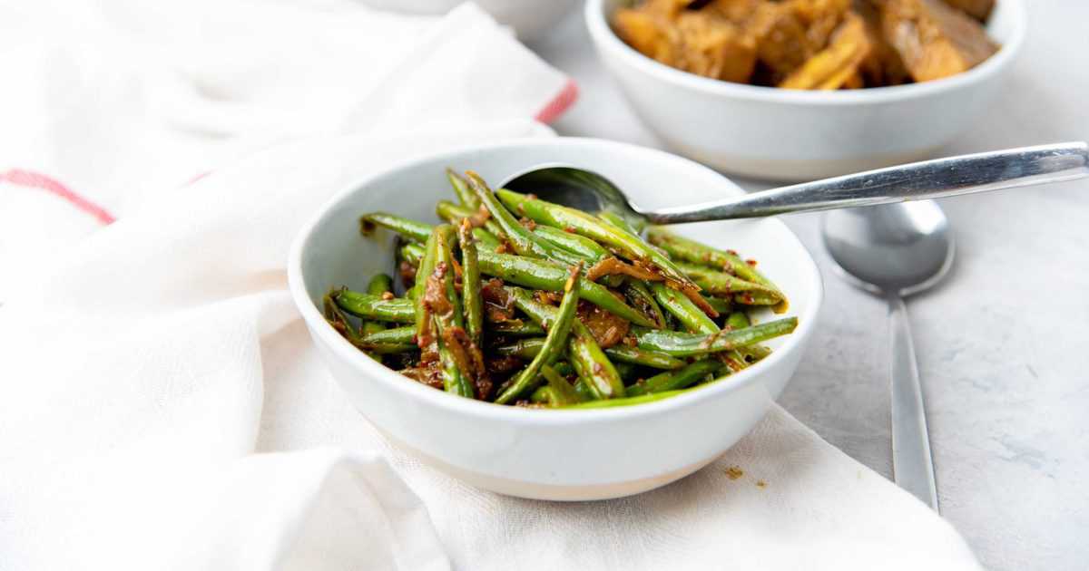 Sri Lankan Green Bean Stir Fry - The Flavor Bender