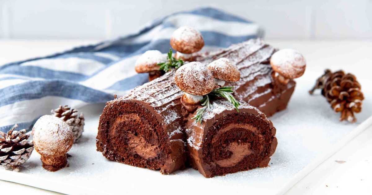 Bûche de Noël (Yule Log Cake) - The Flavor Bender