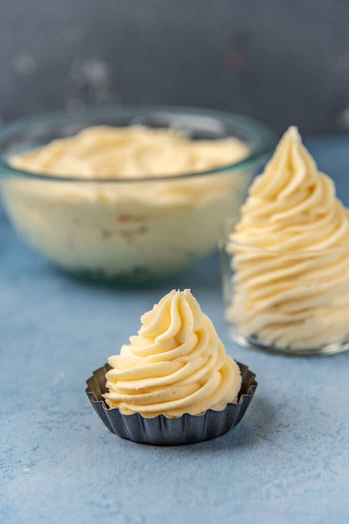 How To Make Perfect Cream Cheese Frosting - The Flavor Bender