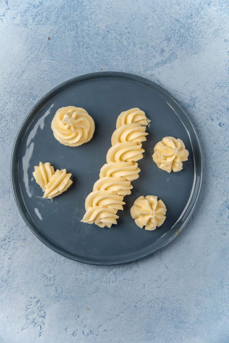 How To Make Perfect Cream Cheese Frosting - The Flavor Bender