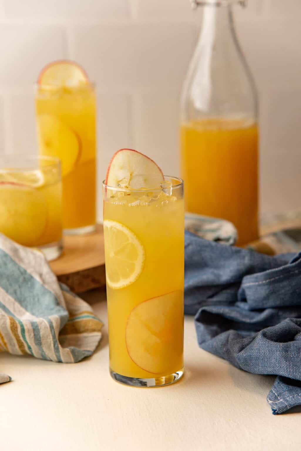 Homemade Apple Lemonade Recipe - The Flavor Bender