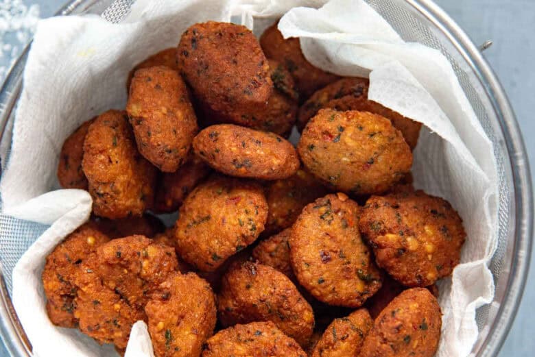 Dal Vada Recipe (Parippu Vada | Lentil Fritters) - The Flavor Bender